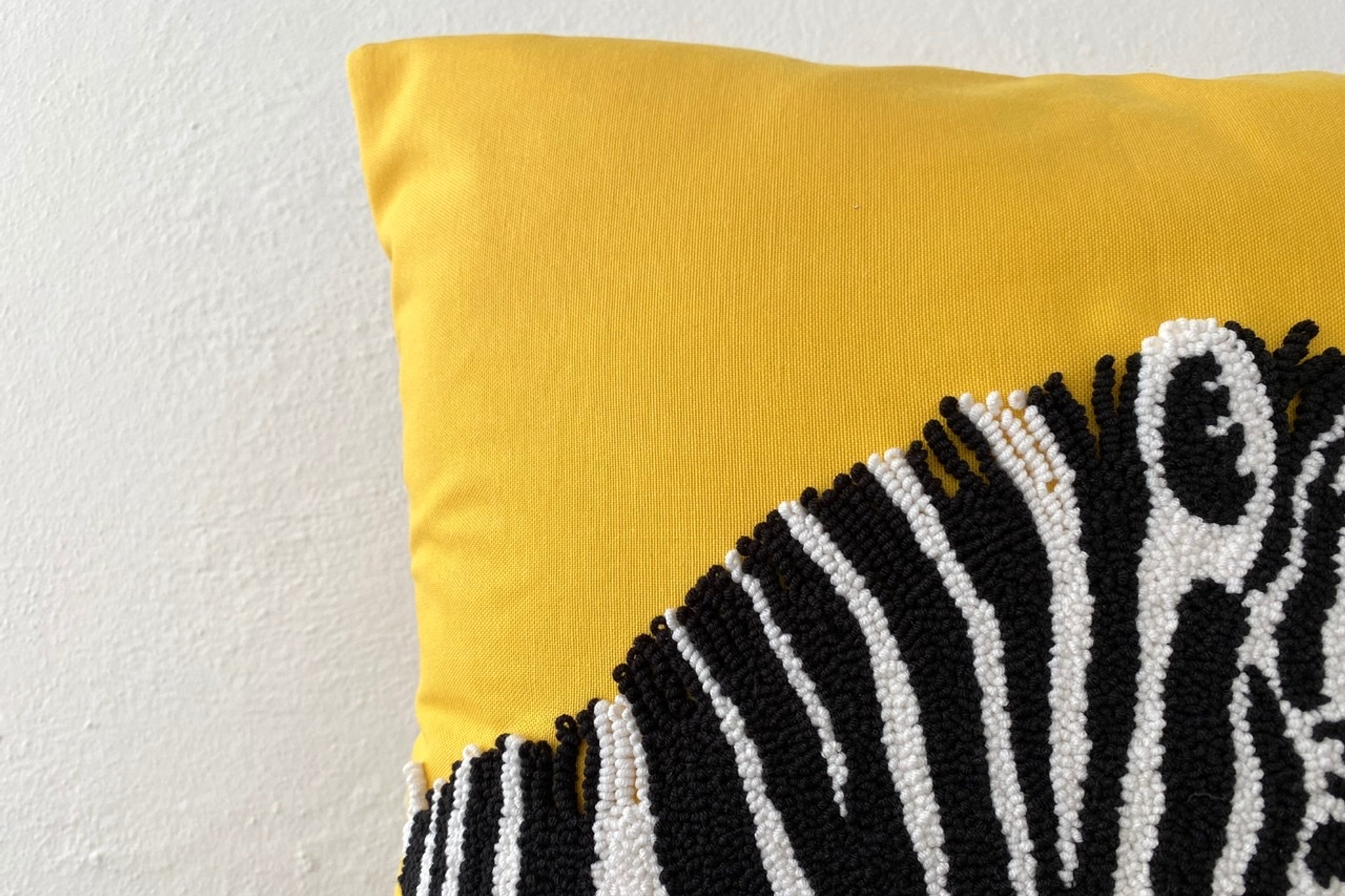 GALİA TASARIM ZEBRA PUNCH KIRLENT YASTIK İÇ DOLGULU, SARI FİYATI - Vivense