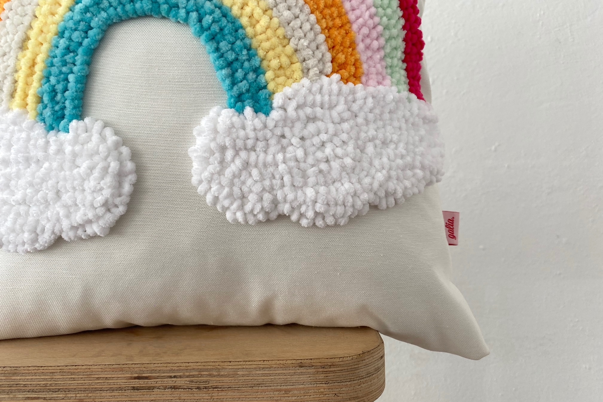 GALİA TASARIM GÖKKUŞAĞI BULUT KADİFE PUNCH YASTIK KIRLENT KILIFI FİYATI ...