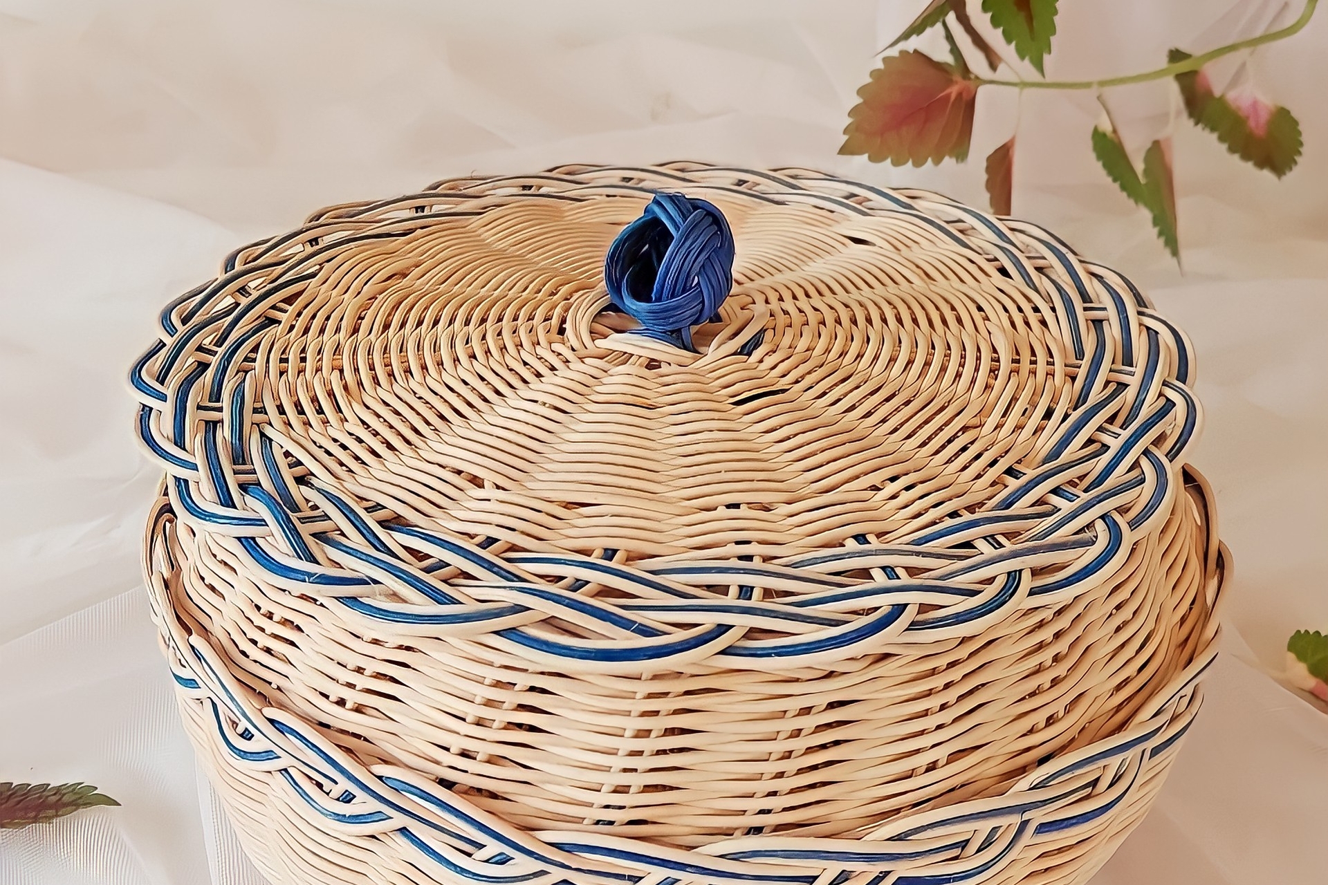 ATÖLYE ARUV MAVİ DESENLİ SEPET, BAMBU RATTAN FİYATI - Vivense