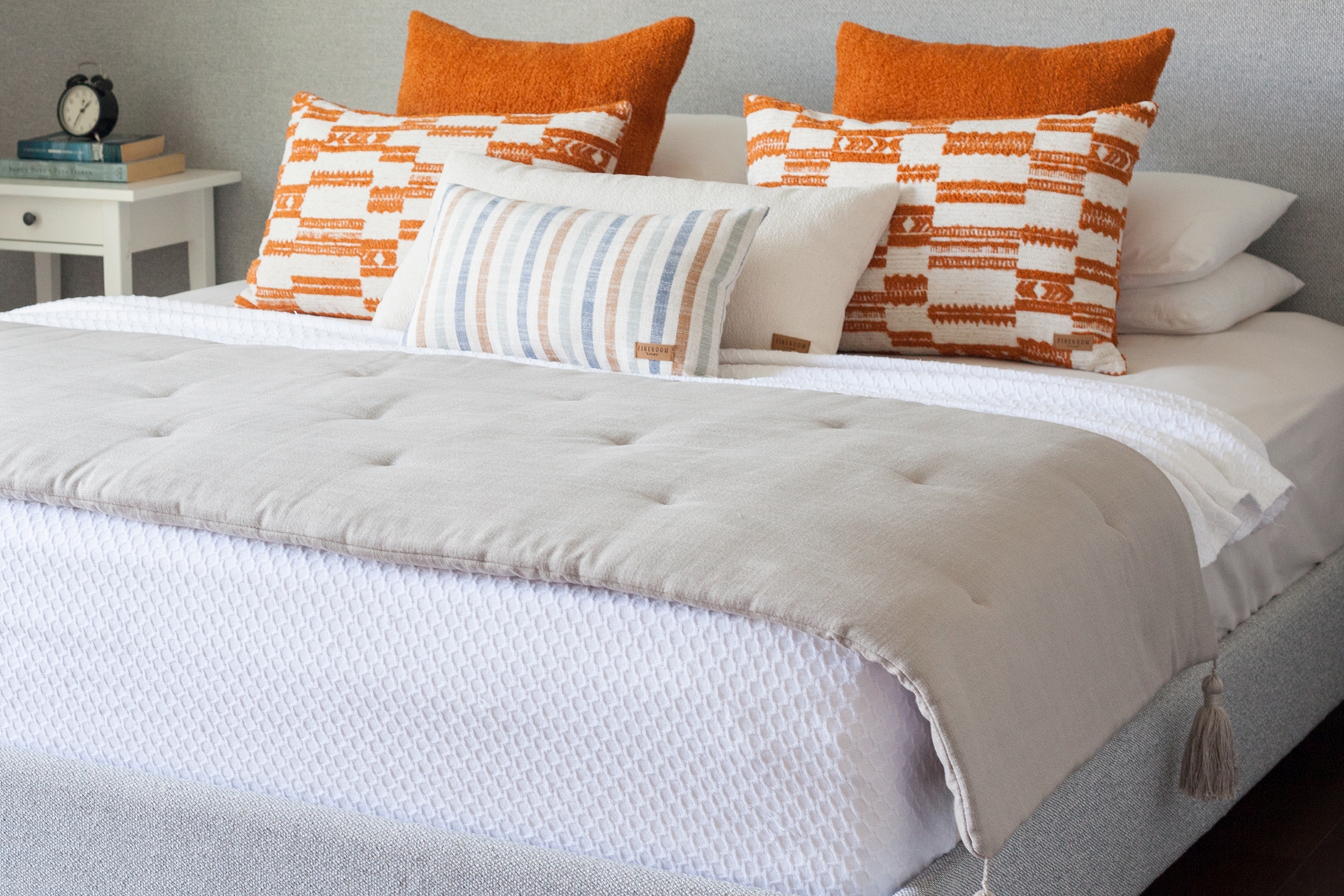 FINEROOM LIVING LOOM KETEN PÜSKÜLLÜ YATAK RUNNER + 6 YASTIKLI SET JULİA ...