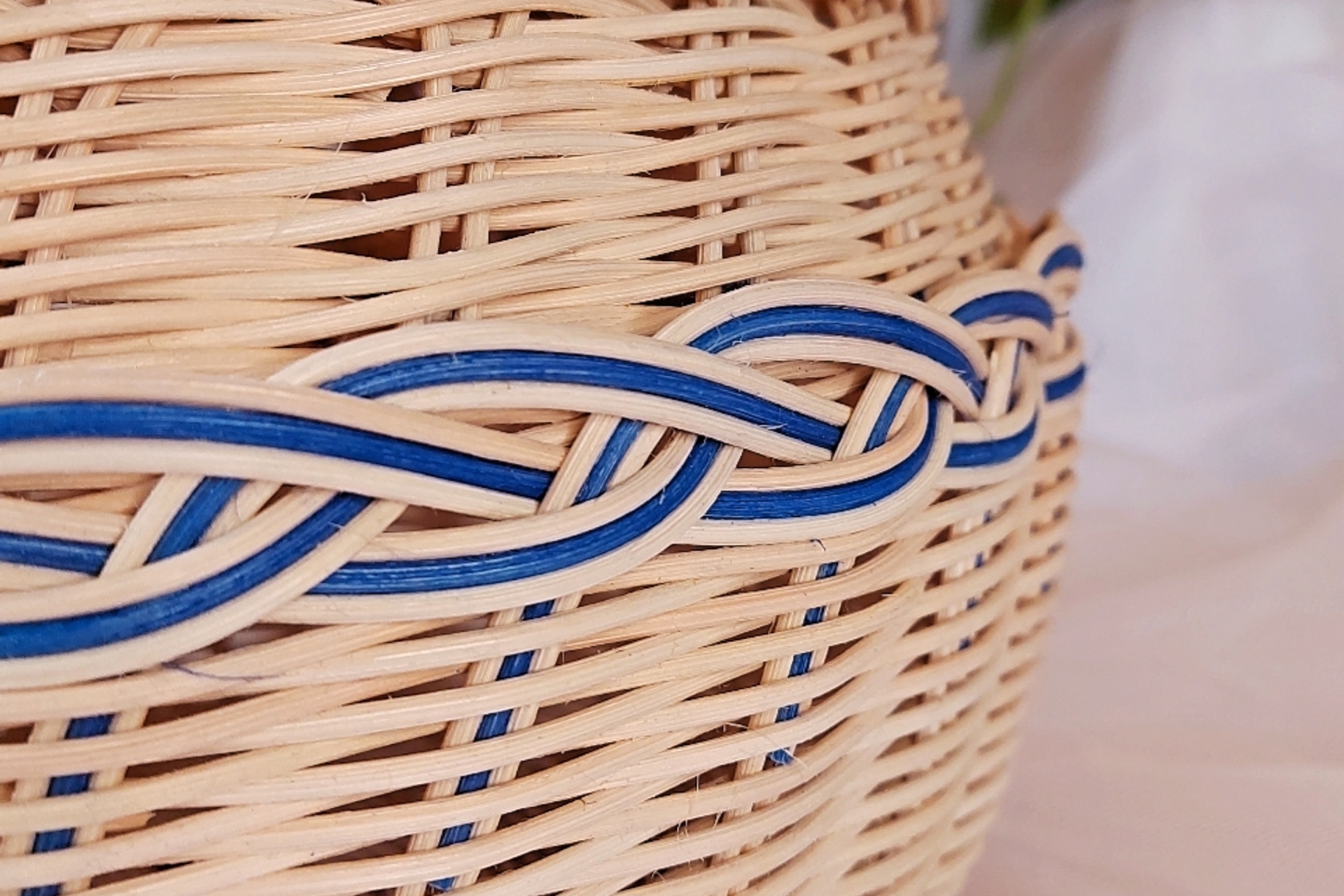 ATÖLYE ARUV MAVİ DESENLİ SEPET, BAMBU RATTAN FİYATI - Vivense
