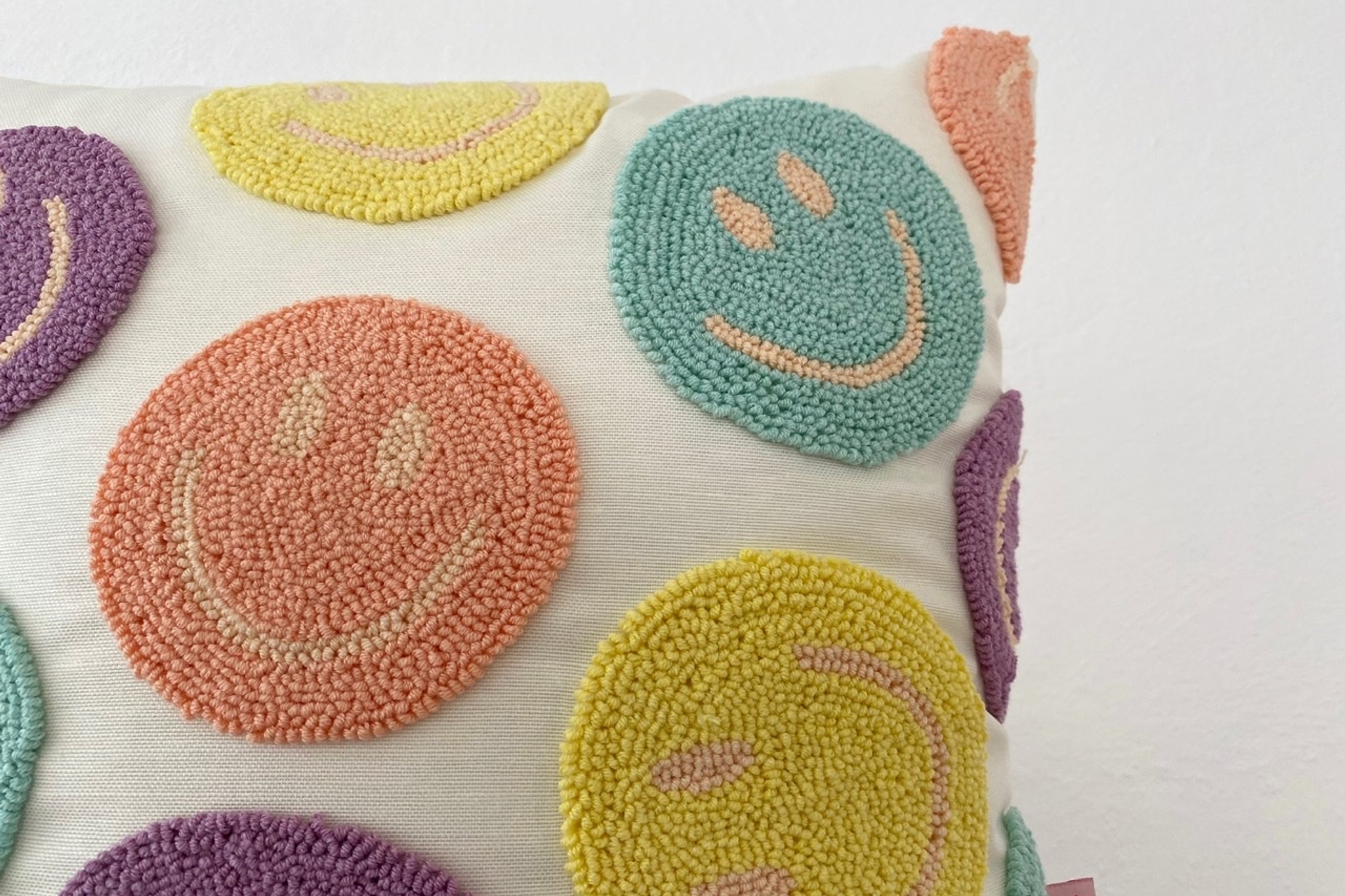 GALİA TASARIM PASTEL SMILE PUNCH KIRLENT İÇ DOLGULU FİYATI - Vivense