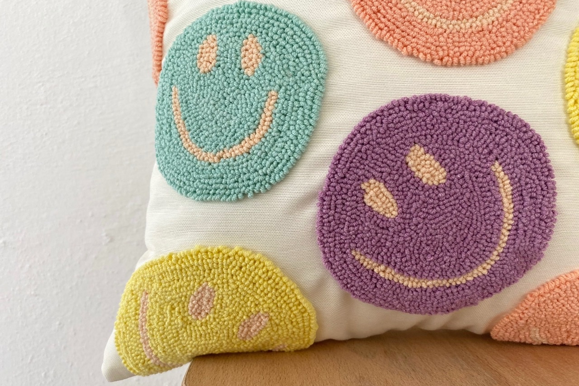 GALİA TASARIM PASTEL SMILE PUNCH KIRLENT İÇ DOLGULU FİYATI - Vivense