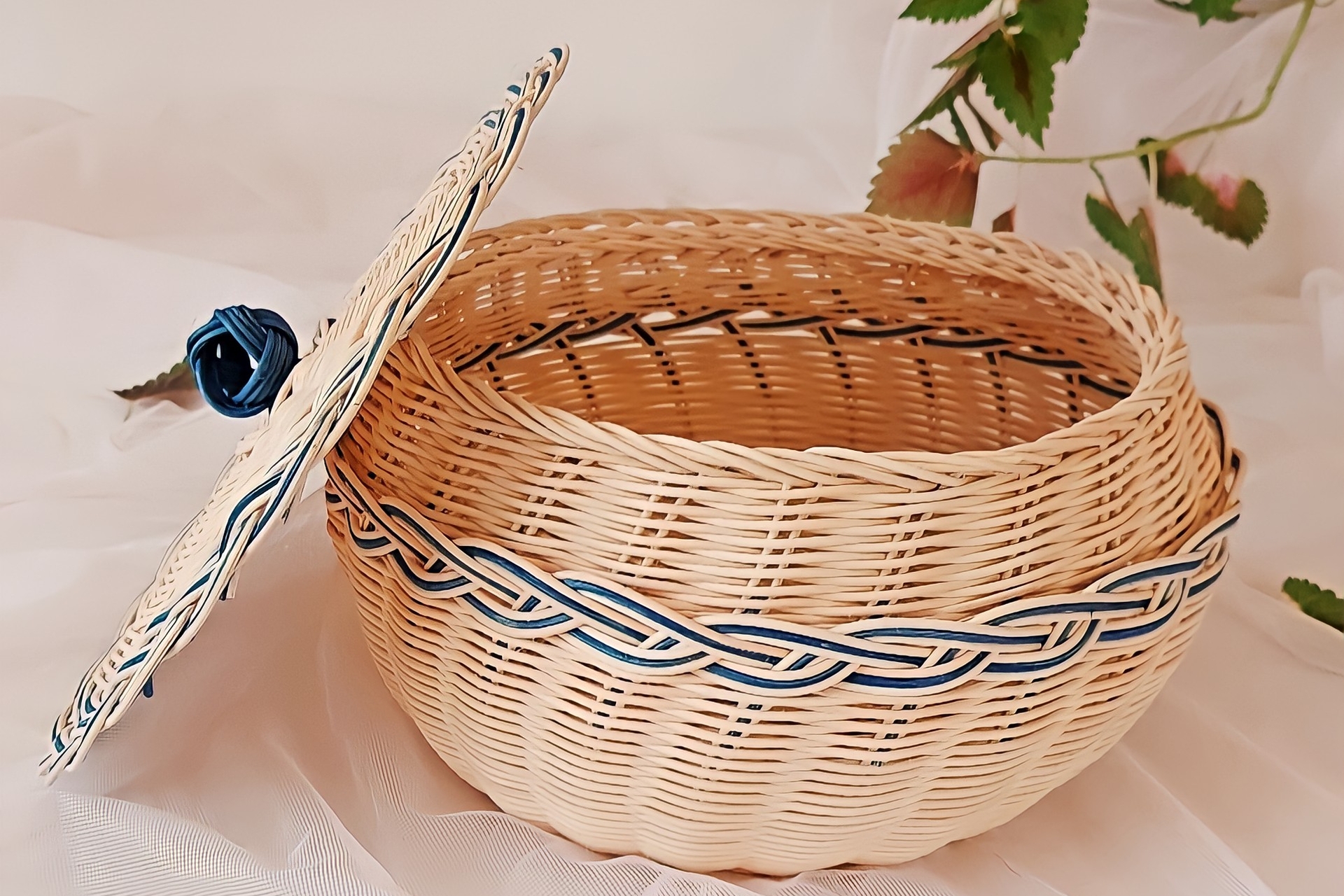 ATÖLYE ARUV MAVİ DESENLİ SEPET, BAMBU RATTAN FİYATI - Vivense