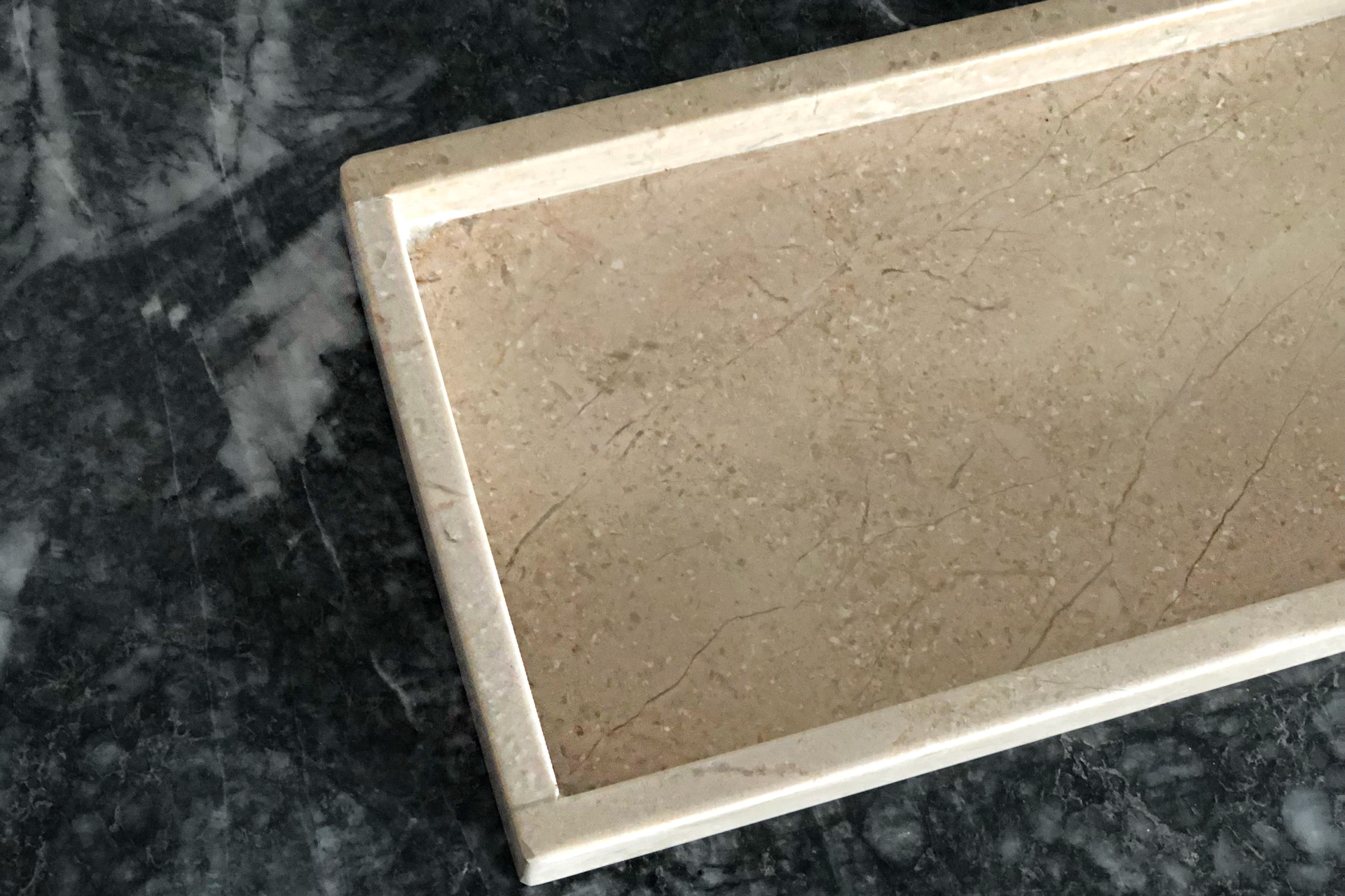 BEIGE MARTA - BEJ MERMER TEPSİ FİYATI - Vivense