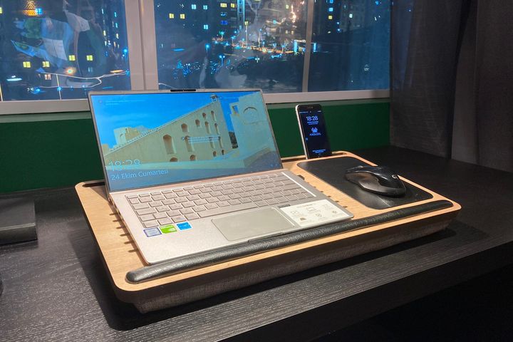 Axolotl Laptop Tray, Natural | Vivense London